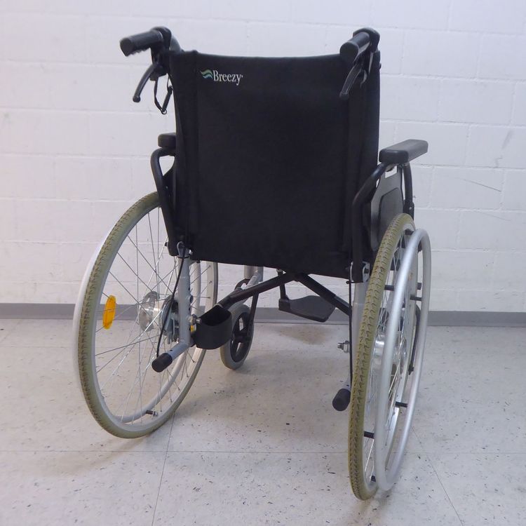Rollstuhl Breezy, SB 45 cm, nur CHF 169 | Kaufen auf Ricardo