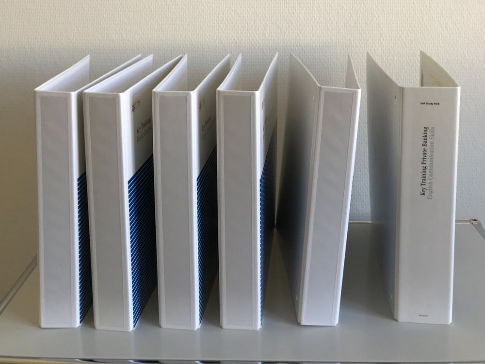 5x Ordner A4 mit 4 Löcher (+ 1 geschenkt) (Gebraucht) in Zug für CHF 1. ...
