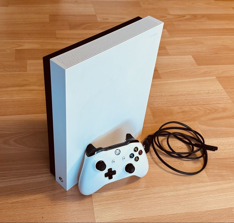 Xbox One X mit 2 Controllern und 9 Spielen (Gebraucht) in Heimberg für ...
