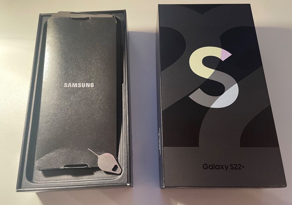 Samsung S22+ 256GB mit Wireless Charger Trio + 32GB SD Karte (Gebraucht ...