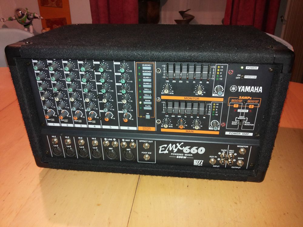 Yamaha EMX- 660 Verstärker mit 2 mal 300 Watt | Kaufen auf Ricardo