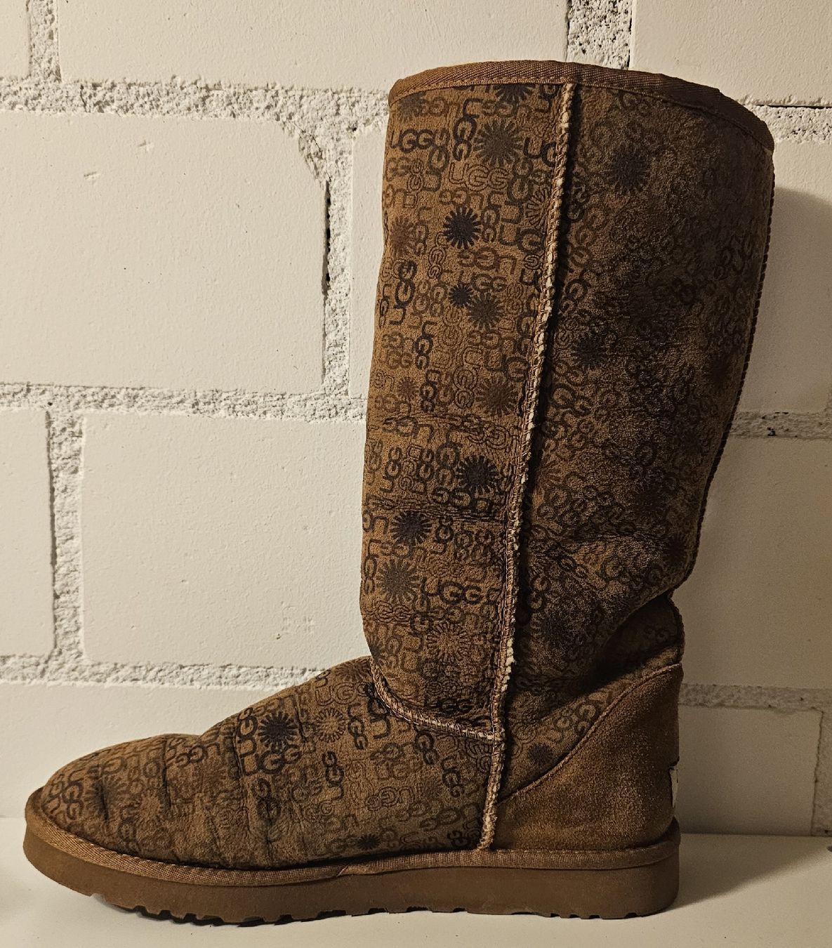 Ugg Boots Classic Tall Logo 5808 Gr.W11 Winterschuhe. (Gebraucht) in ...