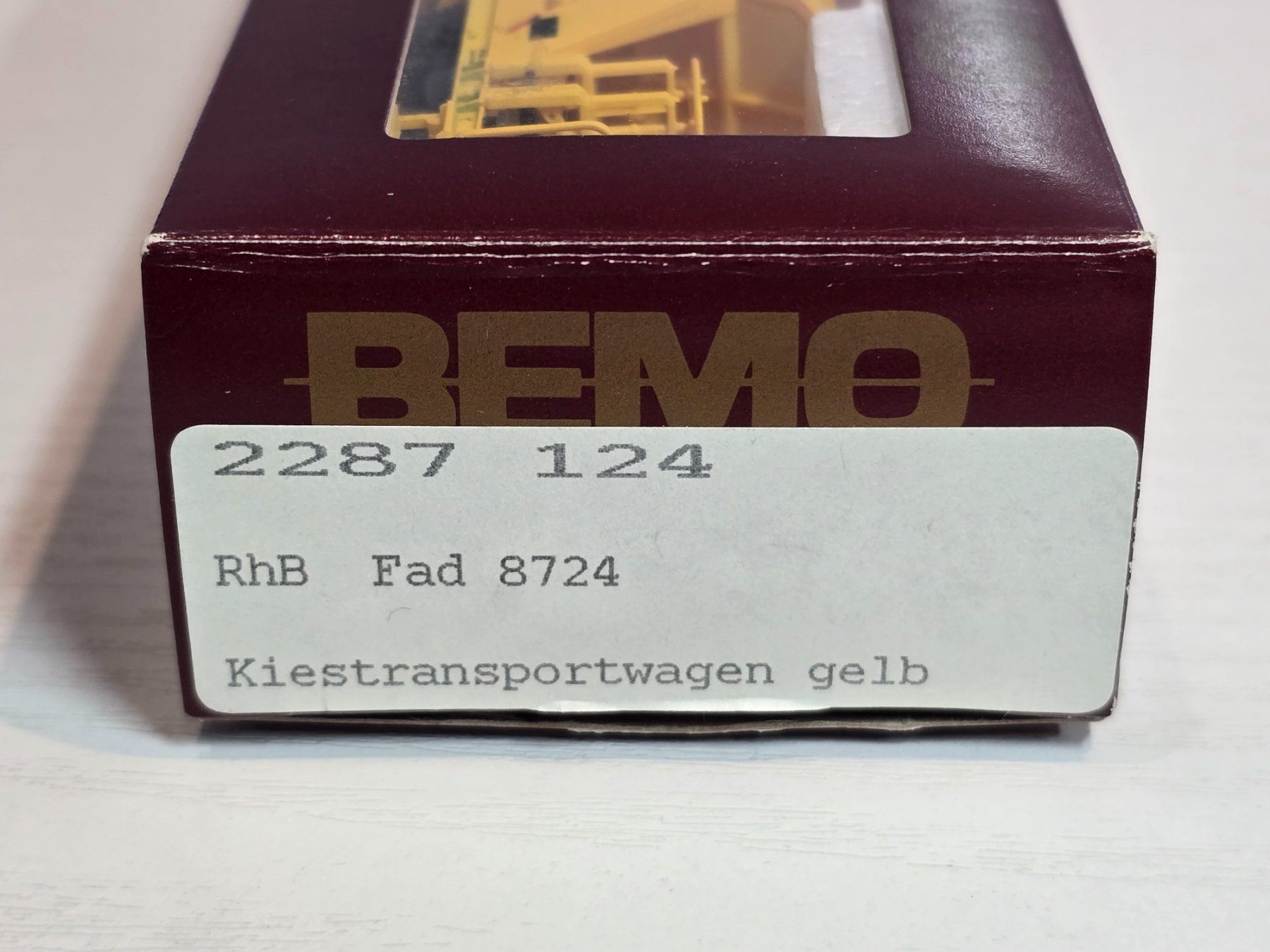 Bemo 2287124, RhB, Fad 8724 Kiestransportwagen gelb, Vitrine (Neu ...