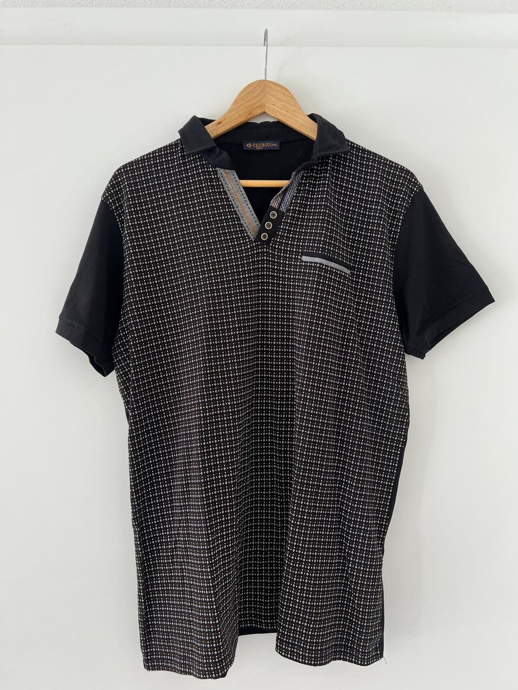 Polo Club Ju Paris à motifs (D'occasion) à Môtiers NE pour CHF 7 – avec ...