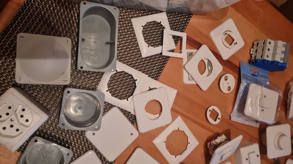 Elektromaterial (Neu (gemäss Beschreibung)) in Münsingen für CHF 38 ...