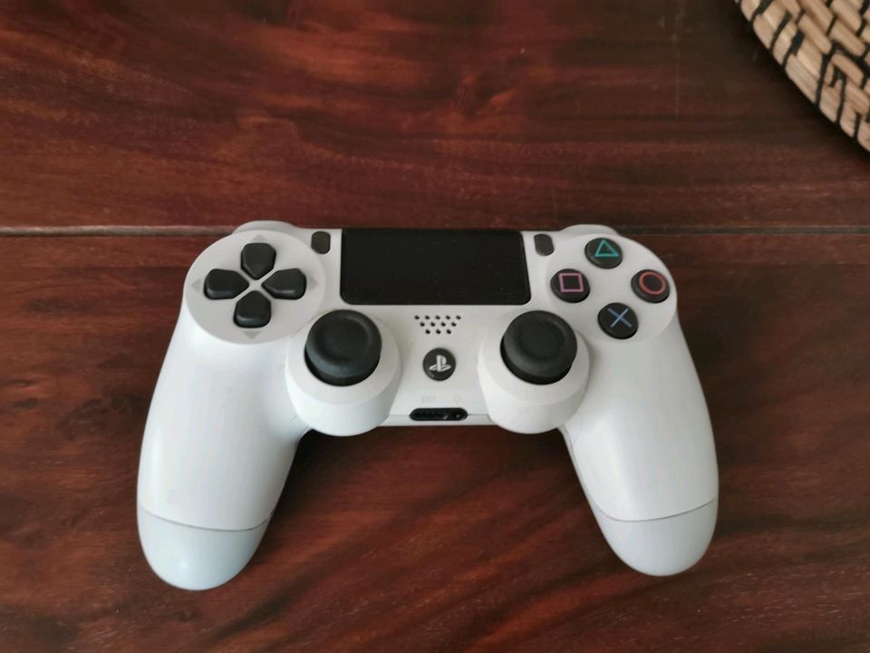 SONY PlayStation 4 Controller Weiss (Gebraucht) in Abtwil für CHF 23.9 – mit Lieferung auf ...