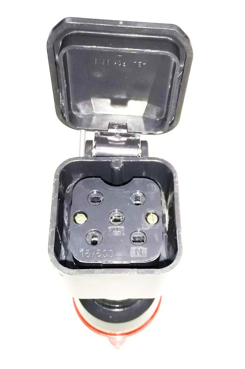 Stromadapter CEE16-5 auf J15-5 gebraucht, gereinigt, intakt | Kaufen auf Ricardo