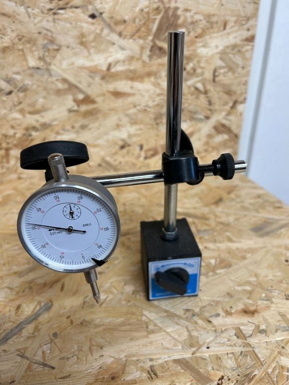 Messuhr mit Magnetständer (Gebraucht) in Erlach für CHF 45 – mit ...