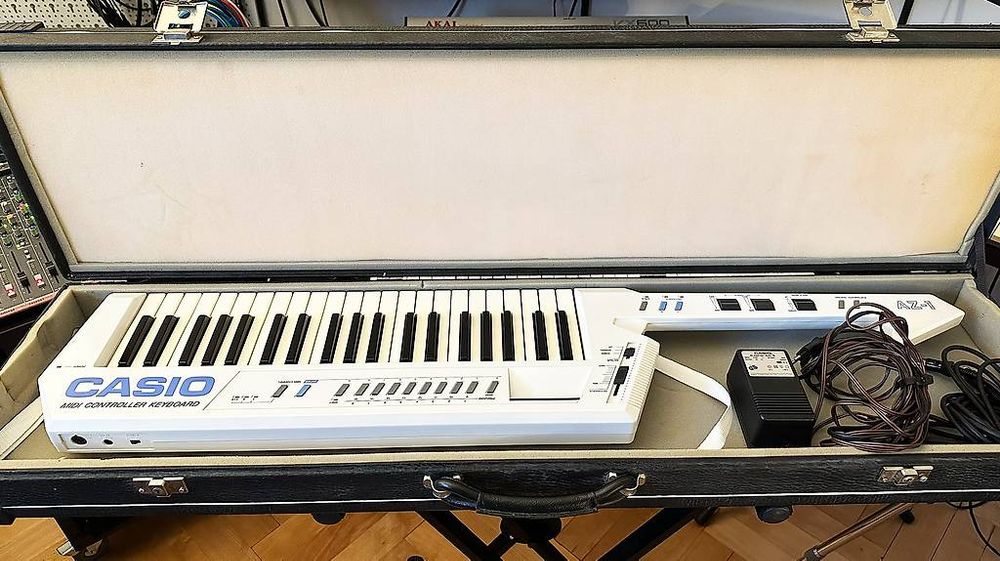 Casio AZ-1 Keytar für Synthesizer (1986) (Gebraucht) in Zürich für CHF ...