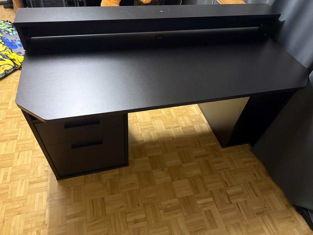 Schwarzes Gaming Pult (Gebraucht) in Inwil für CHF 50 – nur Abholung ...