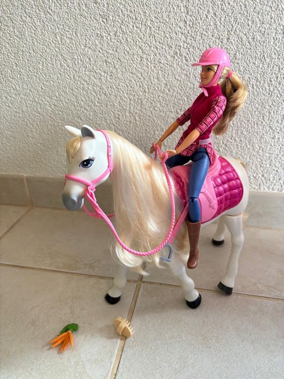Barbie et son cheval blanc motorisé, accessoires inclus (Gebraucht) in ...