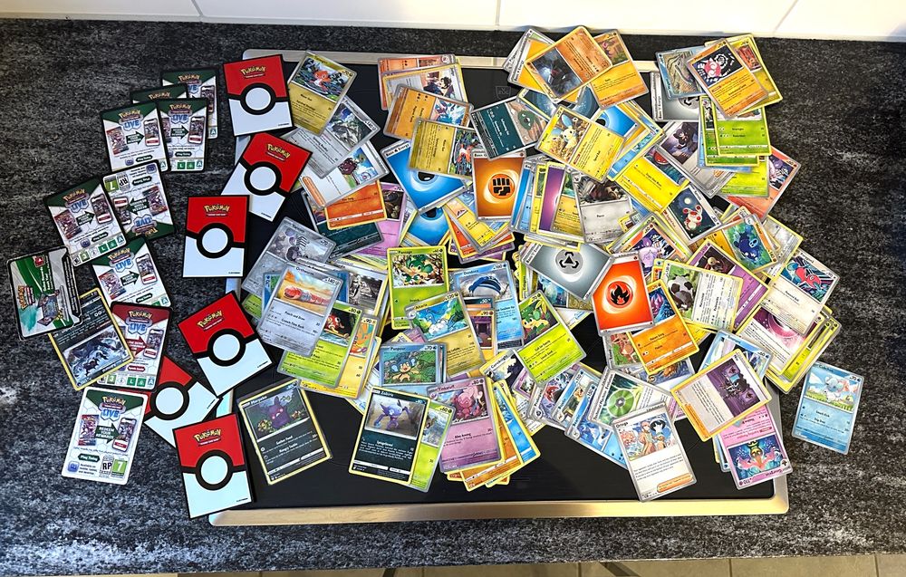 Grosse Pokemon Sammlung (Gebraucht) in Zürich für CHF 48 – mit Lieferung auf Ricardo kaufen