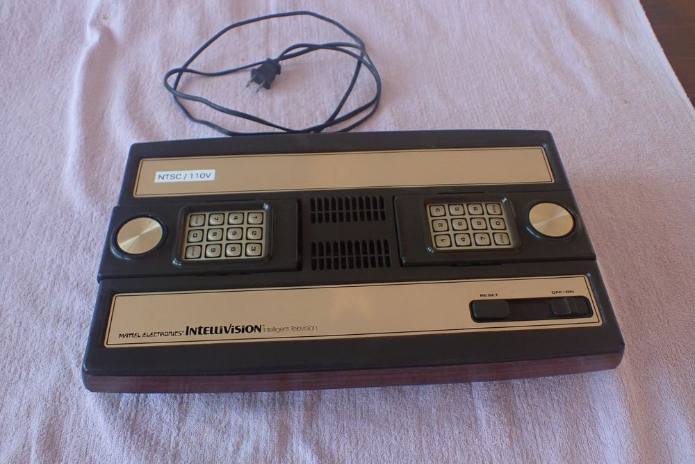 alte INTELLIVISION Spielkonsole von Mattel 115 Volt aus 1979 | Kaufen ...