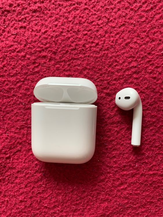 Airpods 1. Generation Ladecase und rechter Airpod | Kaufen auf Ricardo