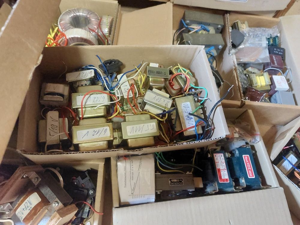 Grosser Elektro Radio Technik Ersatzteile Räumungs Posten (Gebraucht ...
