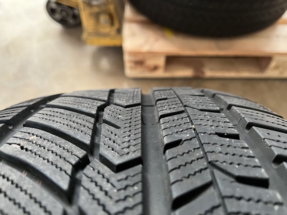 VW Alufelgen 8Jx18H2 ET35 mit Winterreifen 235/50R18 (Gebraucht) in Ballwil für CHF 980 – nur ...