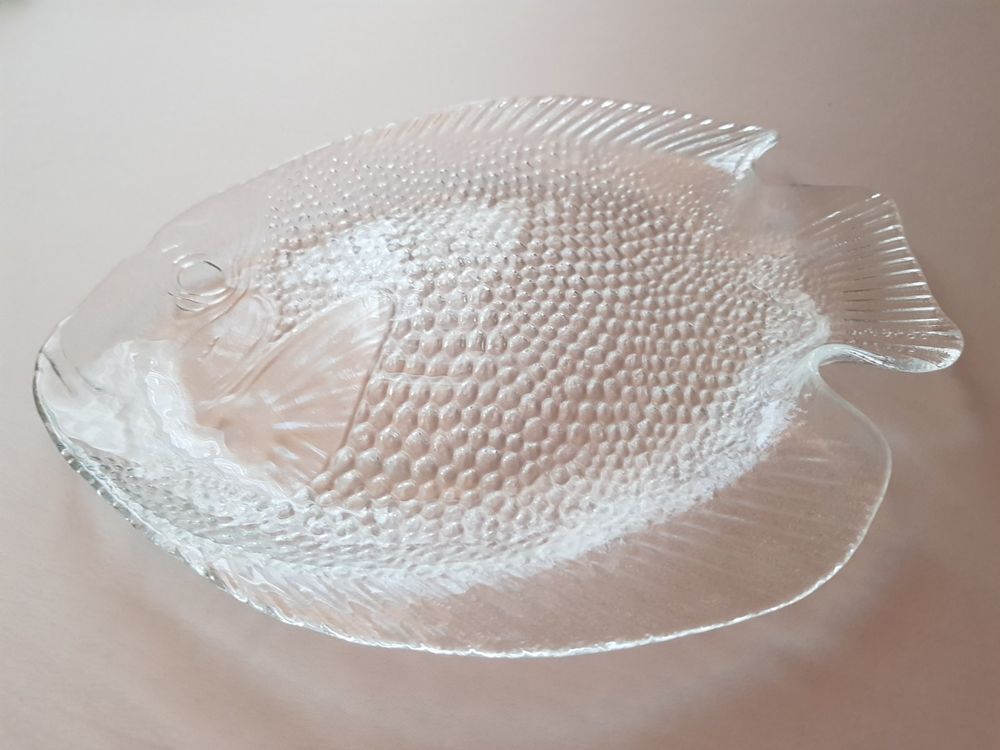 8 lovely fish-shaped glass dinner plates | Kaufen auf Ricardo