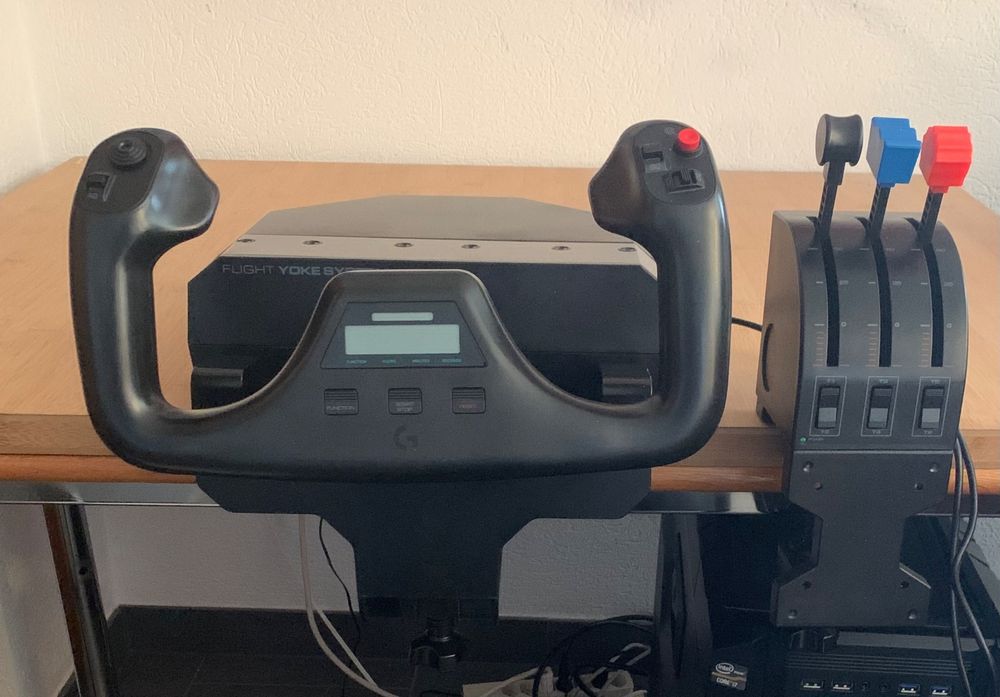 Flight Yoke System von Logitech | Kaufen auf Ricardo