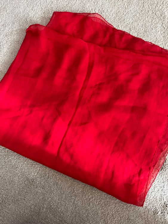 Grosser Seidenschal in einem tiefen Rot (Gebraucht) in Zürich für CHF ...