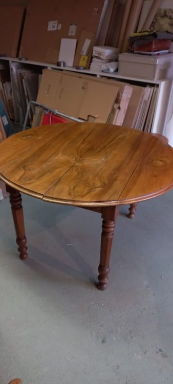 Table ronde (Louis Philippe) en noyer massif et 4 chaises | Kaufen auf ...