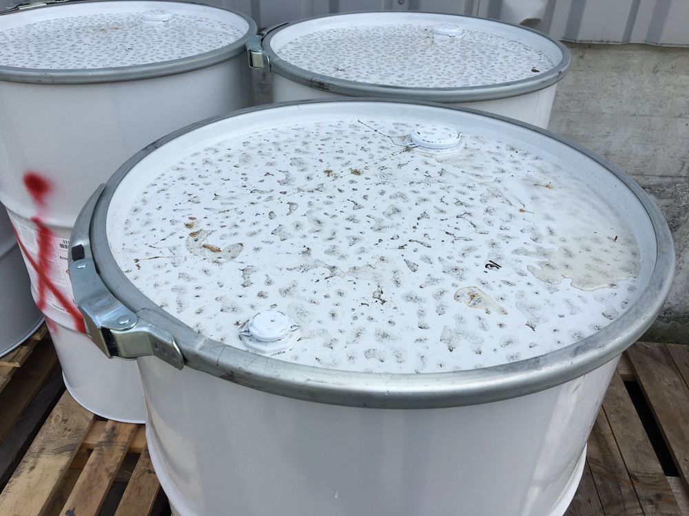 200 Liter Fass weiss mit Deckel und Verschluss (Gebraucht) in Egliswil für CHF 22.2 – nur ...