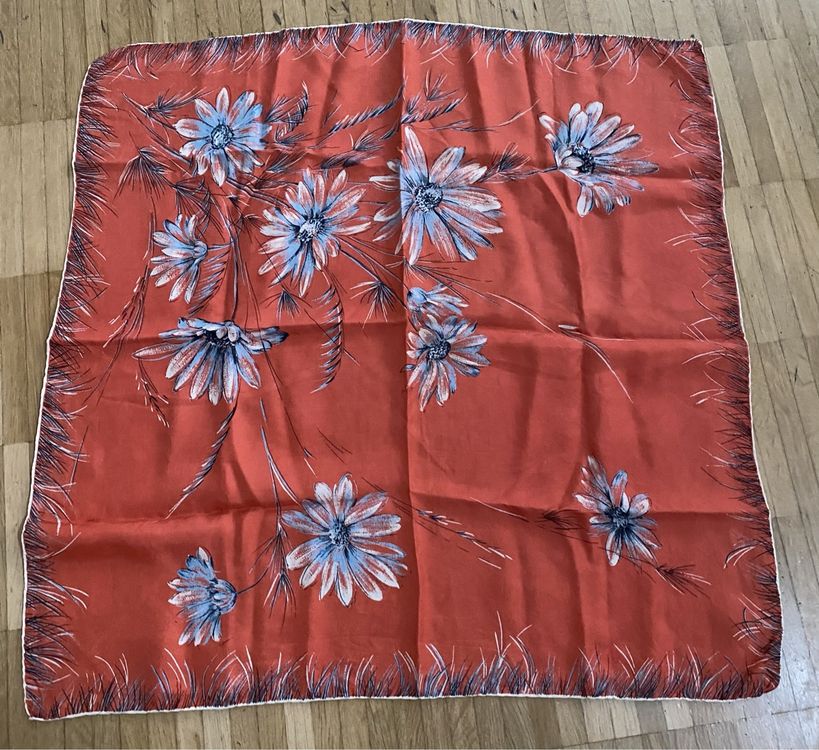Seiden Foulard 🌸 (Gebraucht) in Opfikon für CHF 20 – mit Lieferung auf ...
