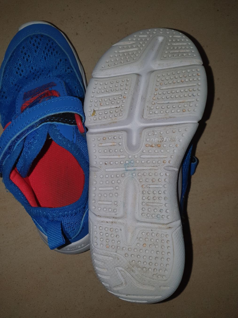 Hallen-Turnschuhe Grösse 30 Decathlon (Neu (gemäss Beschreibung)) in ...