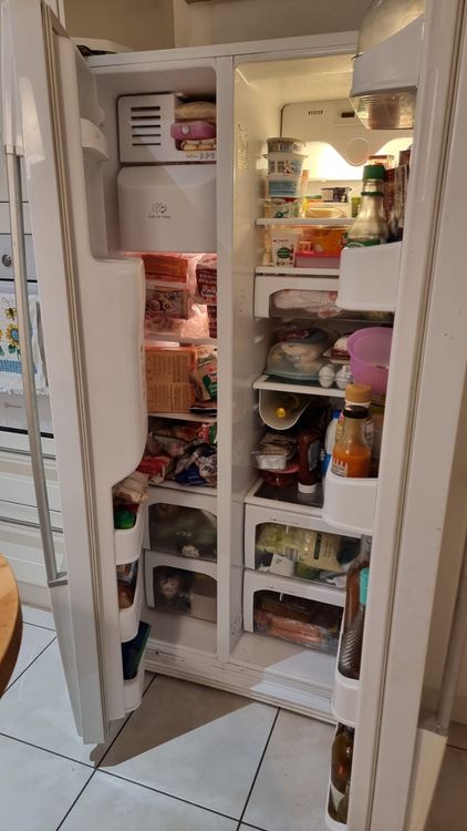 Postelegantes Kuhlschrank Mit Eisspender Bild