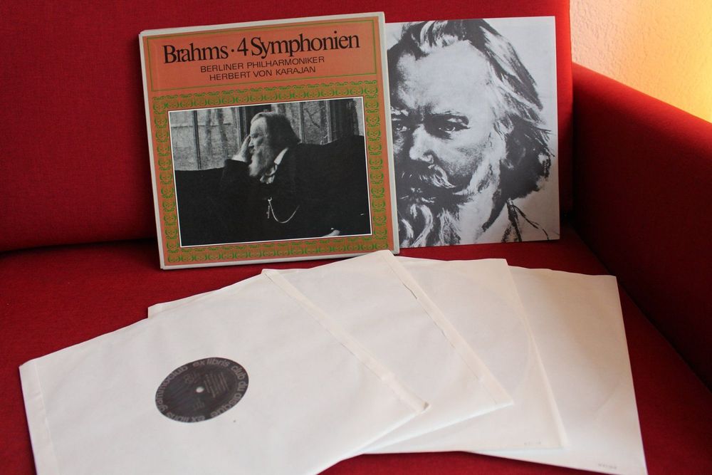 BRAHMS: Die 4 Symphonien, KARAJAN; 4-LP-Box ex libris, NM (Gebraucht) in Möriken AG für CHF 8 ...