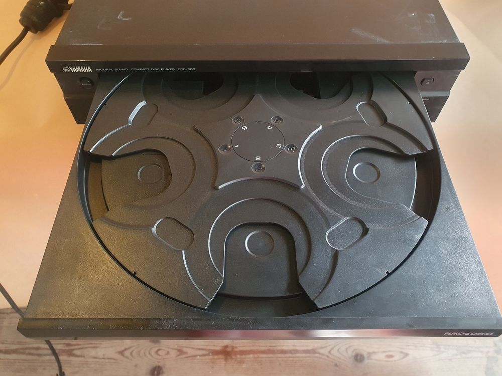 Yamaha cdc 585 cd player 5 cds (Gebraucht) in Zürich für CHF 10 – nur ...