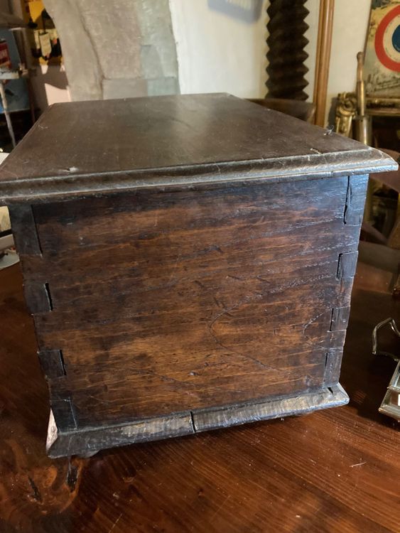 Coffre tiroirs Boite Kaste sculpté bois Holz antik (Gebraucht) in St-Cierges für CHF 310 – mit ...
