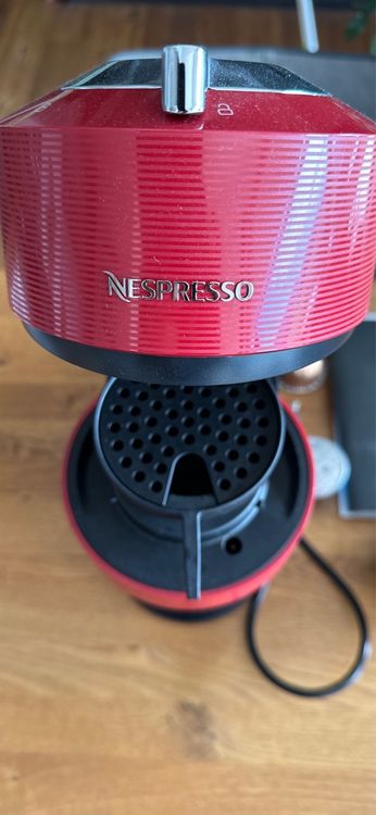 Nespresso Vertuo Next Kaffeemaschine Rot (Gebraucht) in St. Antoni für ...