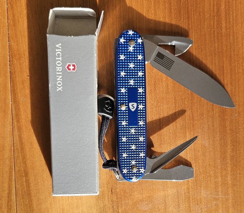 Victorinox USA blue (Neu und originalverpackt) in Biel/Bienne für CHF ...