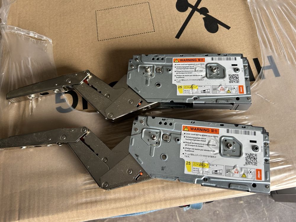Blum Front Heber Scharniere (Gebraucht) in Donzhausen für CHF 5 – mit ...