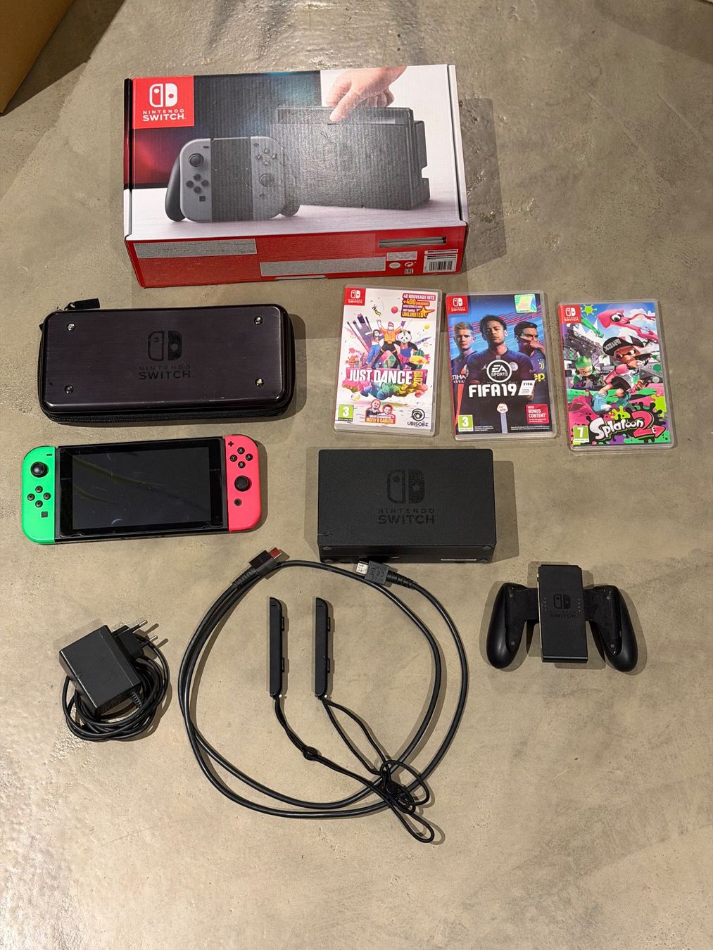 Nintendo Switch in original box + case + 3 games (Gebraucht) in versoix ...