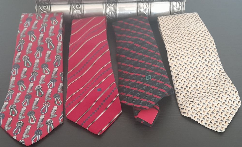 Lots de 4 Cravates, Gucci ,Céline et Salvatore Ferragamo. | Kaufen auf ...