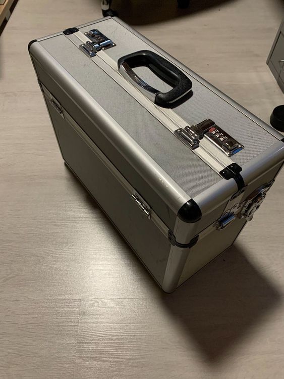 Akten Koffer (Gebraucht) in Oberlunkhofen für CHF 7 – mit Lieferung auf ...
