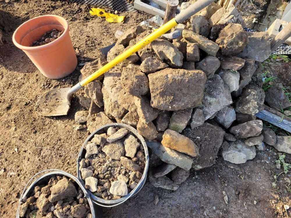 SANDSTEIN Bruchsteine 1m2, div. Grössen, GRATIS zum abholen (Gebraucht) in Oetwil am See für CHF ...