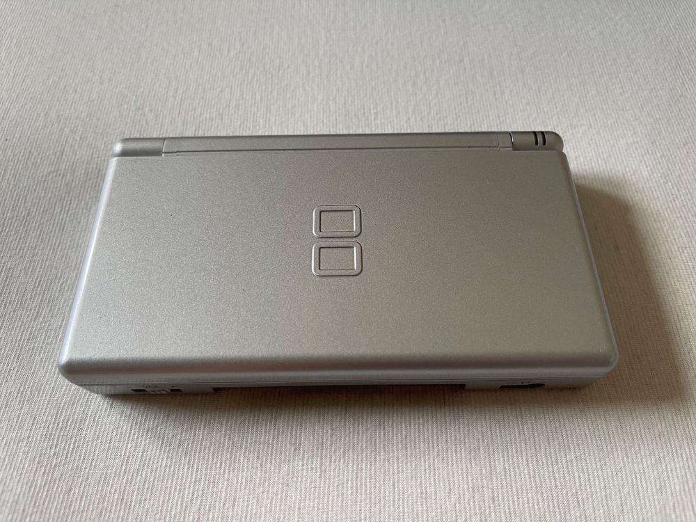 Nintendo DS Lite mit 2 Spielen | Kaufen auf Ricardo