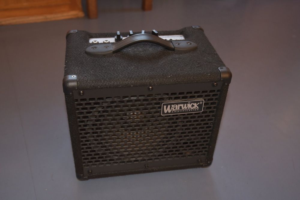 Warwick BC 10 Bassverstärker - Combo - Übungsamp (Gebraucht) in Basel für CHF 45 – nur Abholung ...