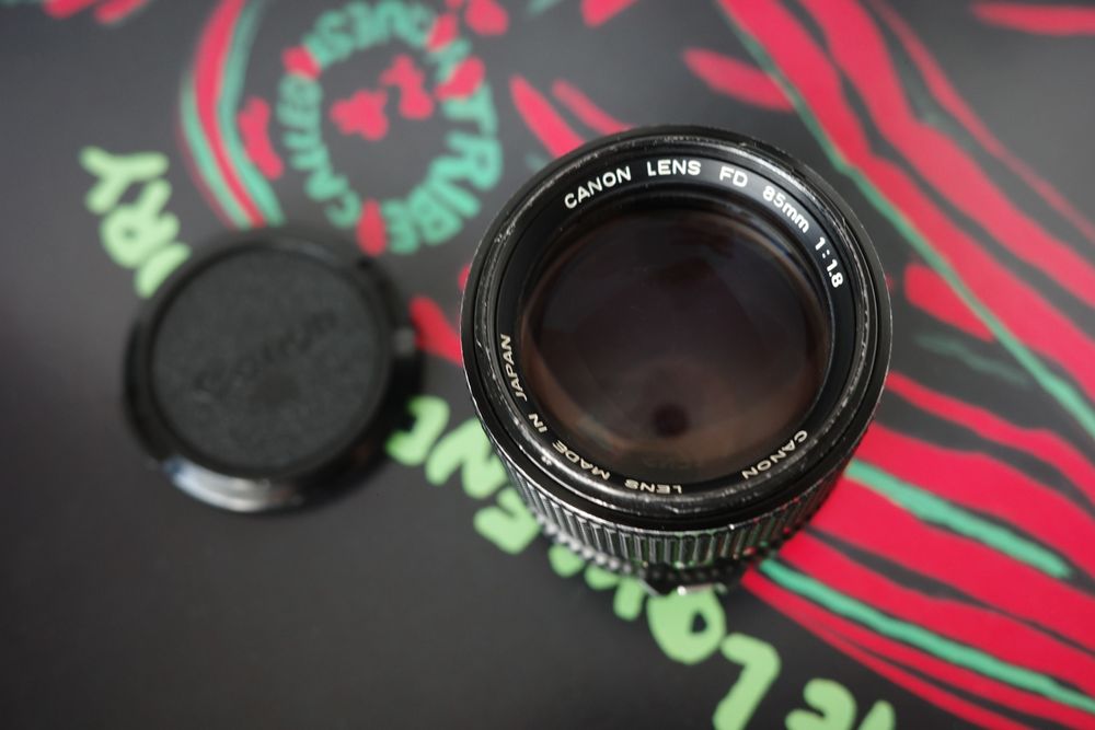 Canon New FD 85mm f/1.8 mit Gegenlichtblende (Gebraucht) in Wattwil für ...