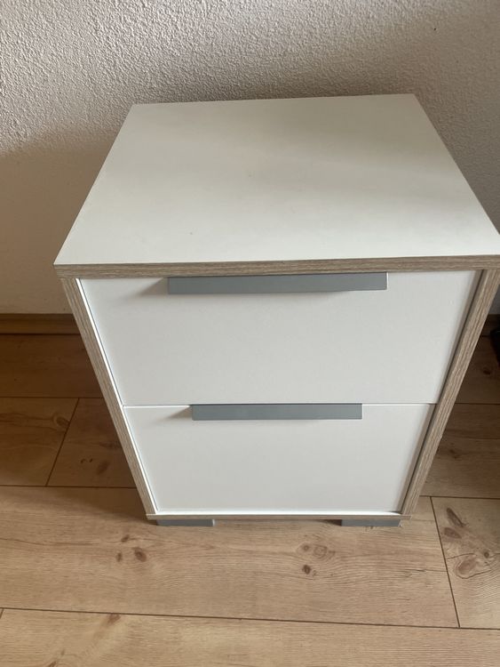 Nachttischli, 2 Schubladen, weiss/Holz (Gebraucht) in Ilanz für CHF 5 – nur Abholung auf Ricardo ...