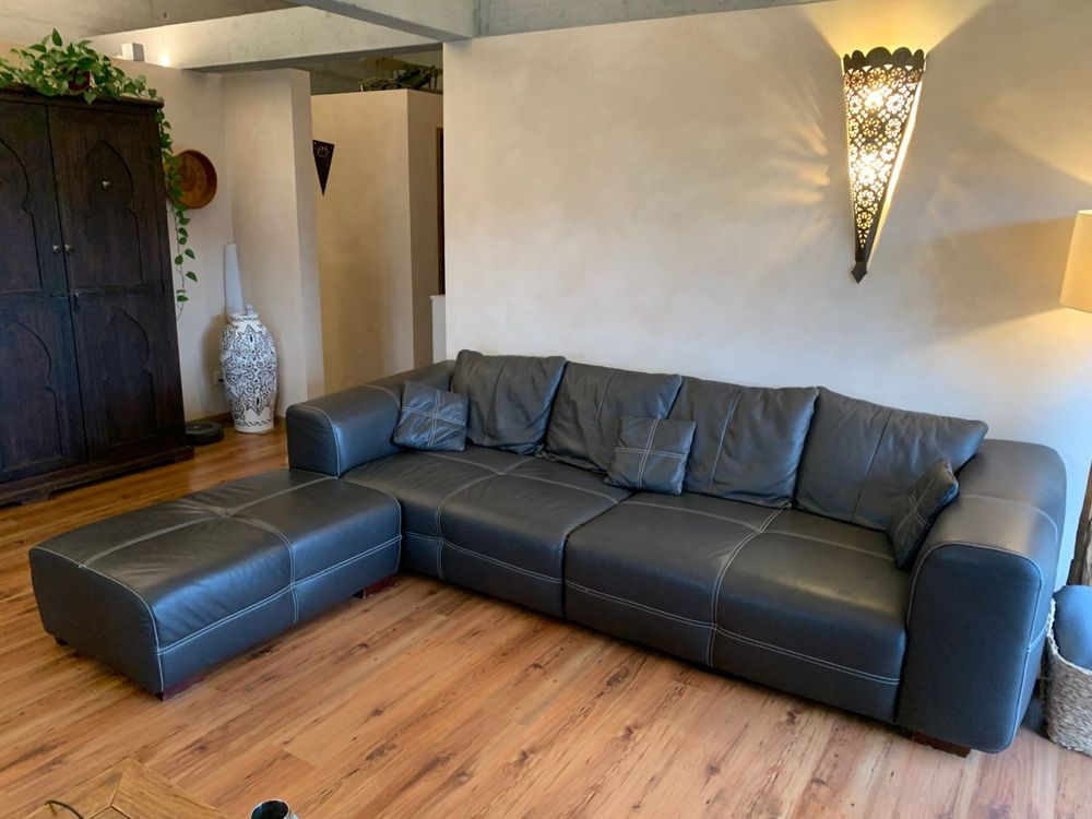 Grosse Ledercouch mit Hocker | Kaufen auf Ricardo