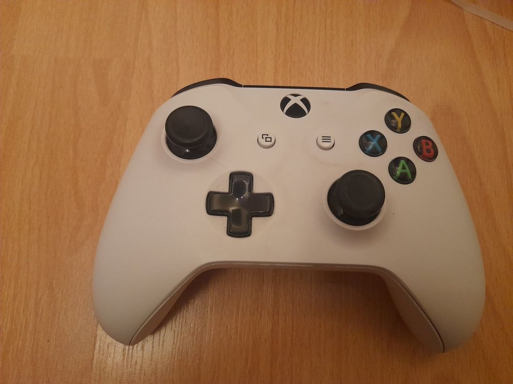 Xbox One S Konsole + 1 Controller & Assassin's Creed (Gebraucht) in ...