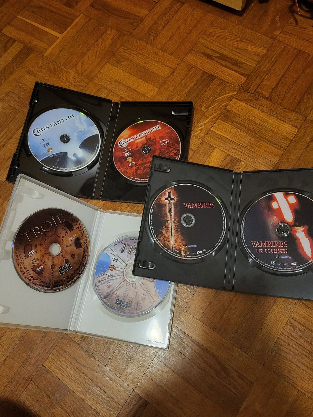 Lot de 3 DVD : Troie, Constantine, Vampires - Éditions spé. (D'occasion) à Villars-sur-Glâne ...