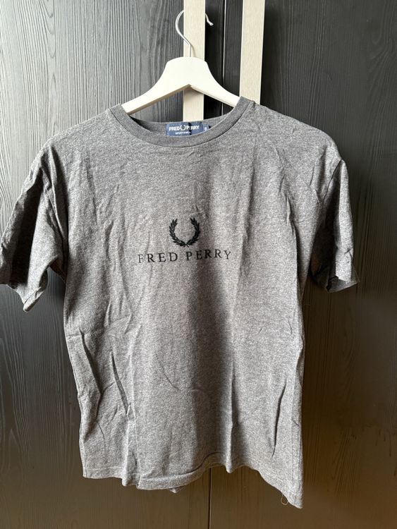 Fred Perry T-Shirt Grösse S (Gebraucht) in Lyss für CHF 10 – mit ...