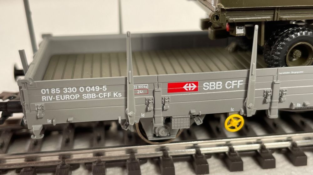Roco 47792 - SBB Ks Rungenwagen mit Armee LKW Steyr - NEU (Gebraucht) in Volketswil für CHF 38 ...