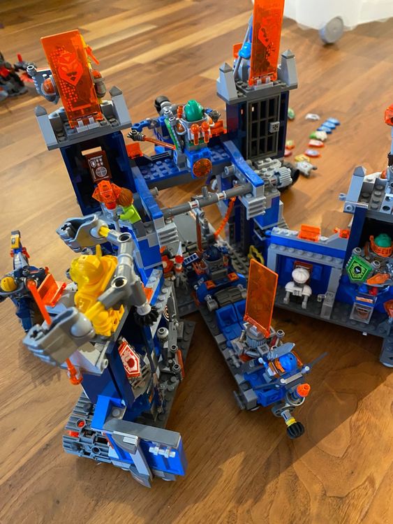 Lego Nexo Knights "Fortrex die rollende Festung" (Gebraucht) in ...