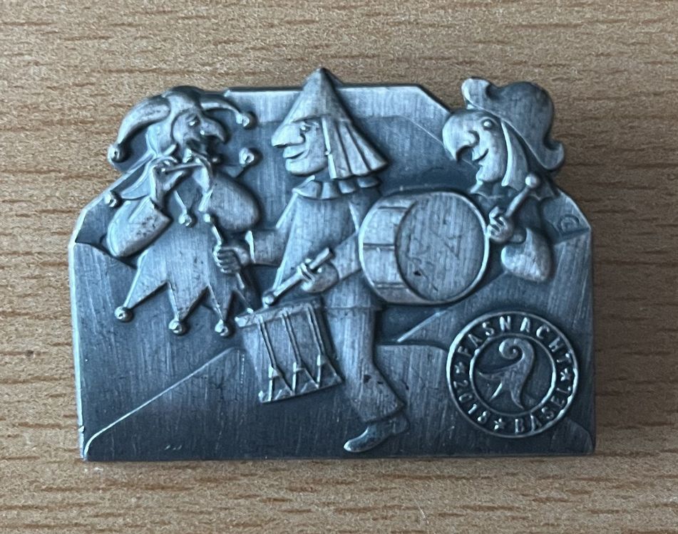 Fasnachtsplakette 2018 - Basel (Gebraucht) in Lausen für CHF 1 – mit Lieferung auf Ricardo kaufen