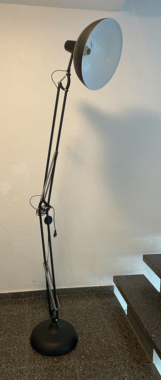 Stehlampe schwarz (Gebraucht) in Rüti ZH für CHF 35 – nur Abholung auf Ricardo kaufen